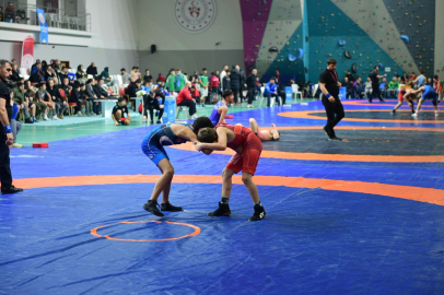 Kestel’de Şehit Başkan Cüneyt Yıldız Anısına U-15 Güreş Turnuvası ...